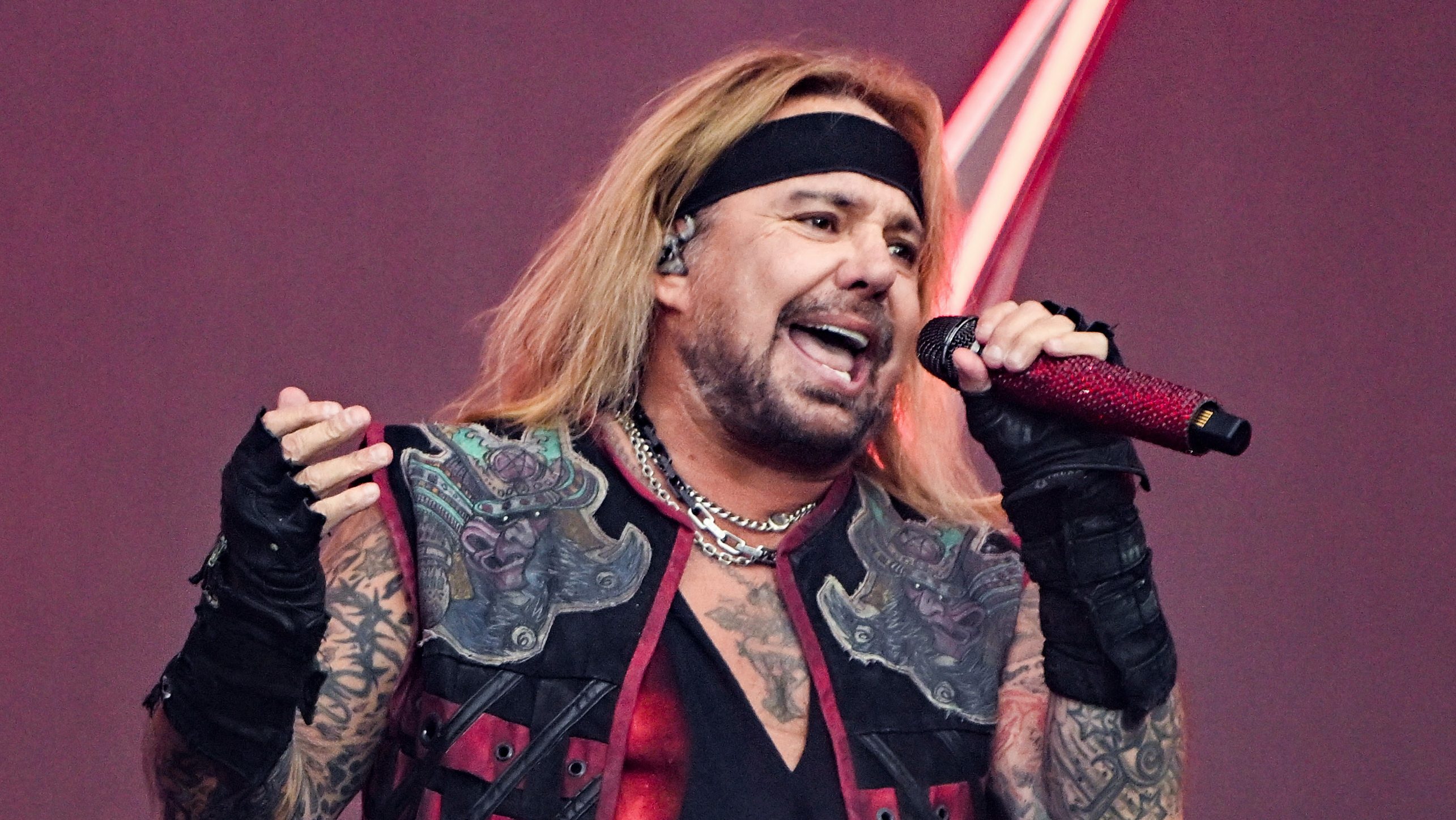 Vince Neil’s Scottsdale Plane Crash: Everything That Happened