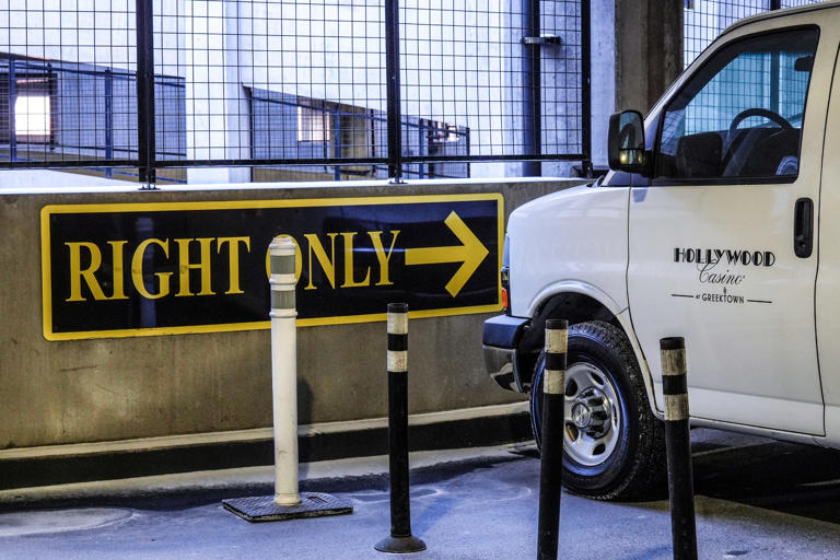 Detroit mom called city for help before 2 kids froze in casino parking ...