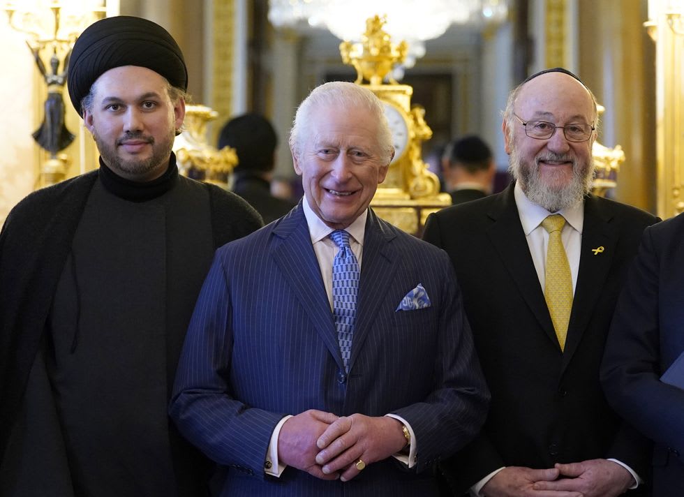 King Charles hosts Muslim and Jewish faith leaders at Buckingham Palace following ...