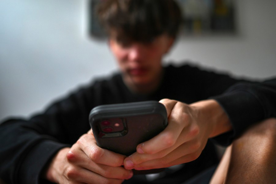 New senate bill aims to regulate cell phone use in schools New senate bill aims to regulate cell phone use in schools