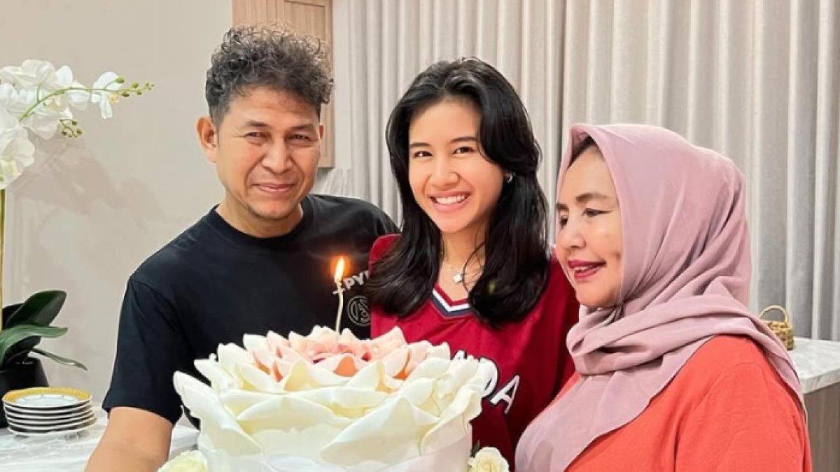 Sosok Harris Cinnamon Kini Jadi Mertua Angga Yunanda,Produser dan ...