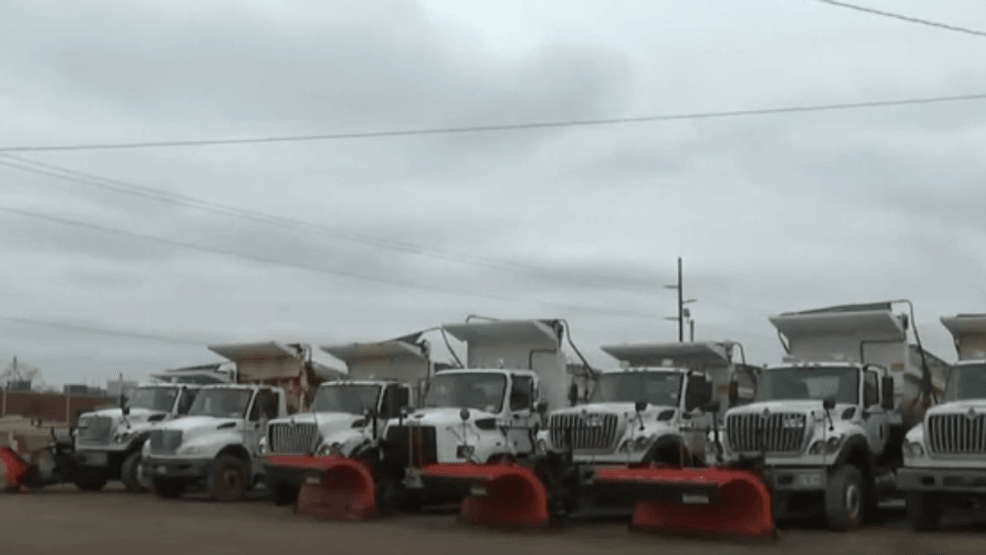 Tulsa crews pre-treat roads as sleet and snow expected to hit the area ...