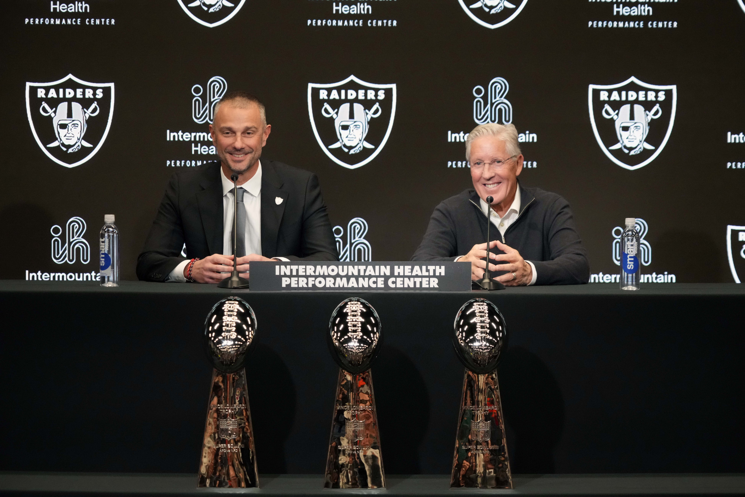 Raiders finalize 2025 coaching staff