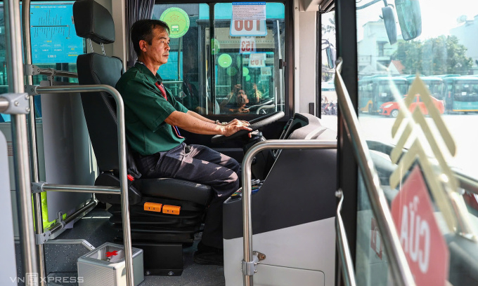 HCMC faces shortage of nearly 250 public bus drivers