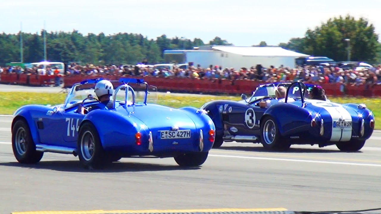 AC Shelby Cobra vs Custom Cobra – 1/4 Mile Drag Race & Roaring V8 Sound!