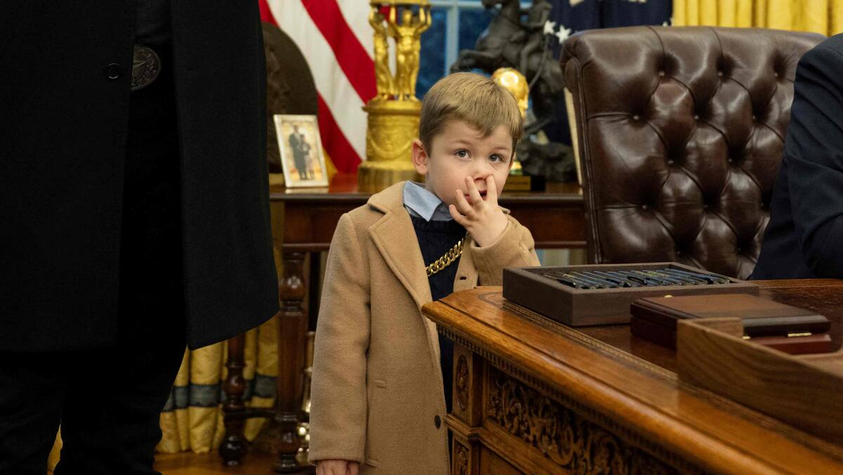 Nasengrübeln im Oval Office: Lil X stiehlt bei Trump-Pressekonferenz ...
