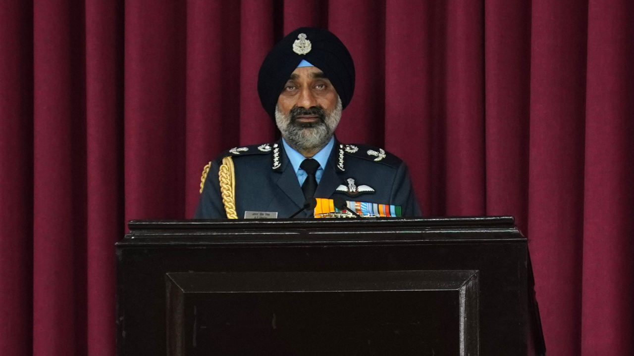 Just Not Confident': IAF Chief on Delay of 'Tejas' by HAL, Says 'Ho ...