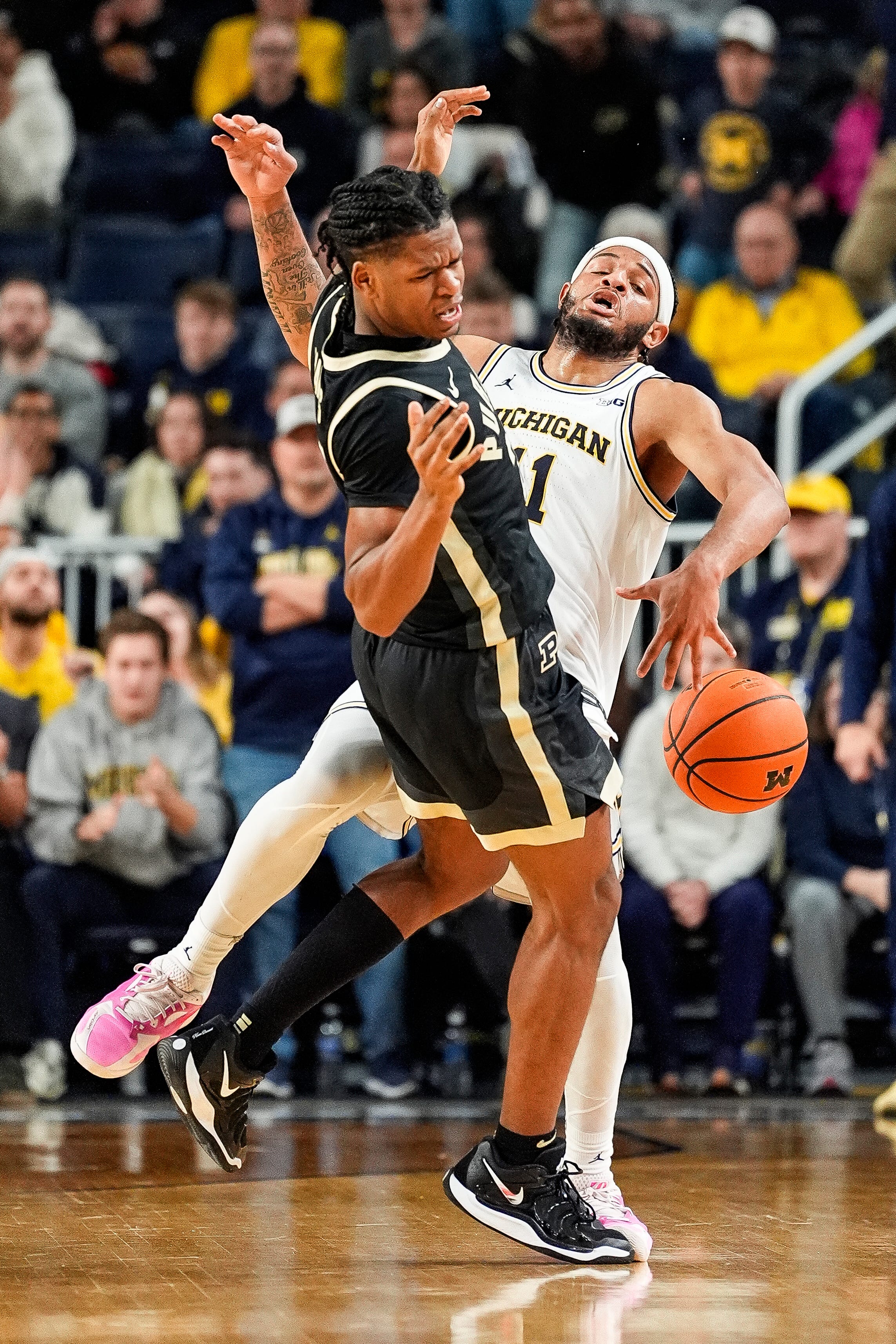 Michigan basketball beats "gold standard" Purdue 75-73, takes over ...