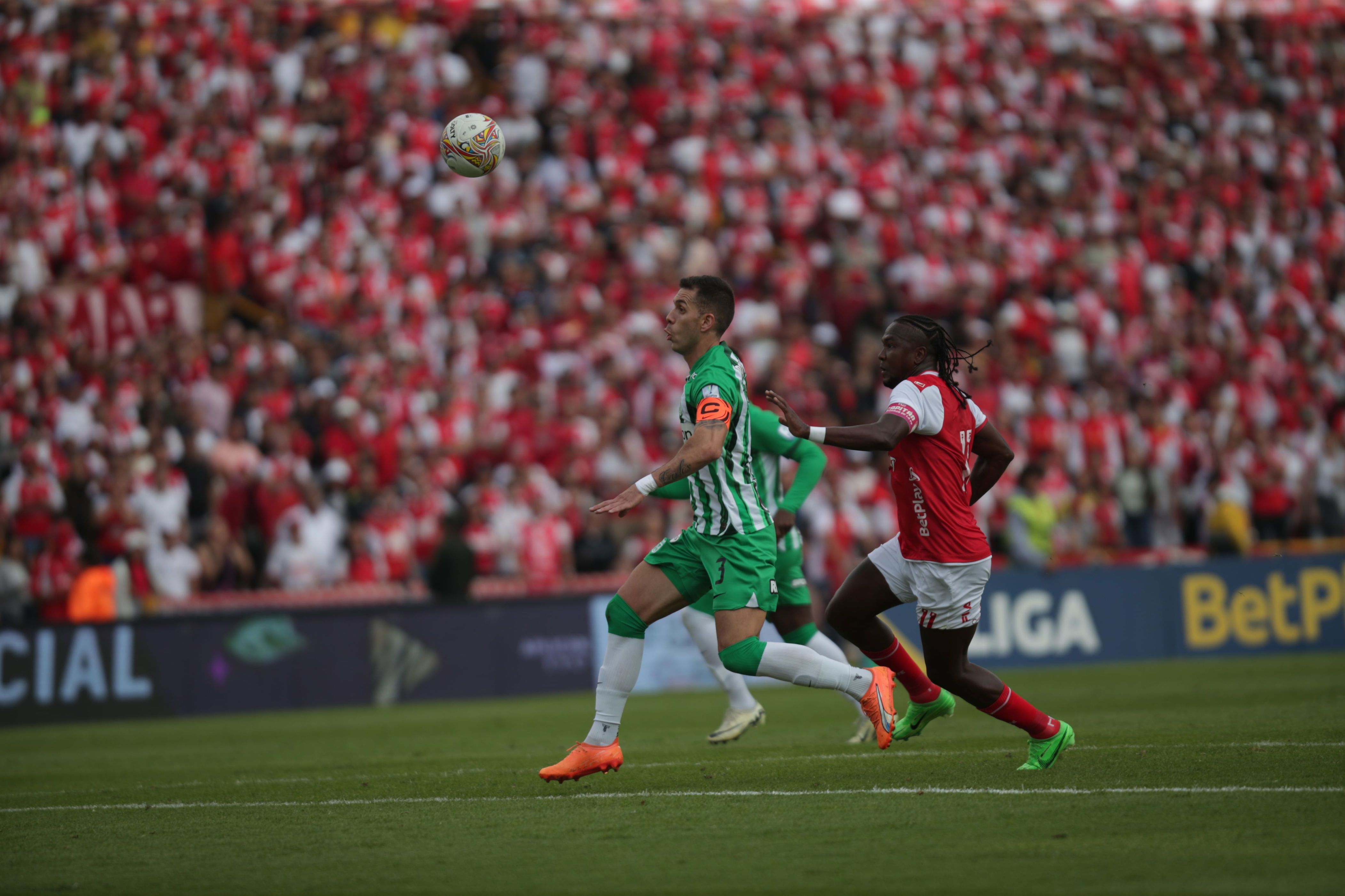 Hinchas de Santa Fe se hicieron sentir en Bogotá con su banderazo antes ...