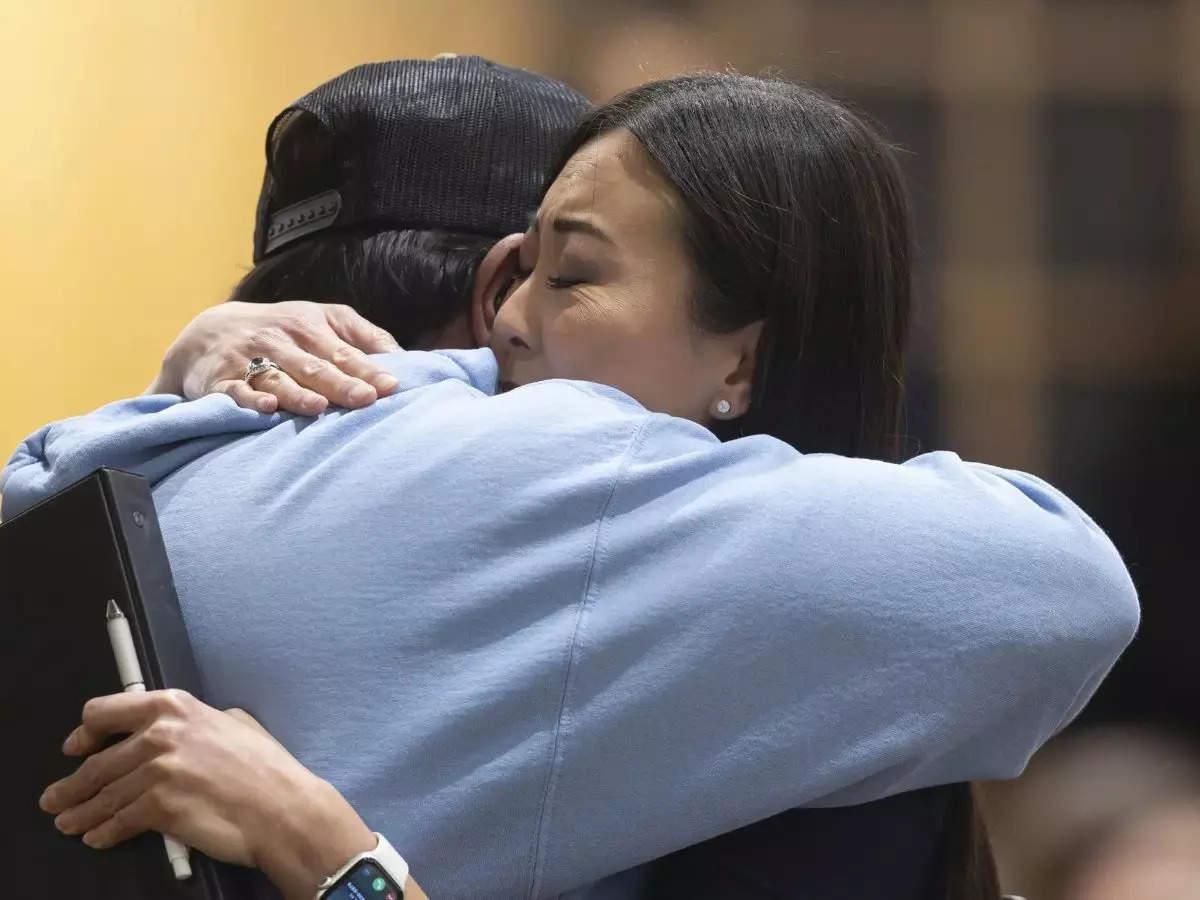 Happy Hug Day: 50+ wishes and messages for your loved ones