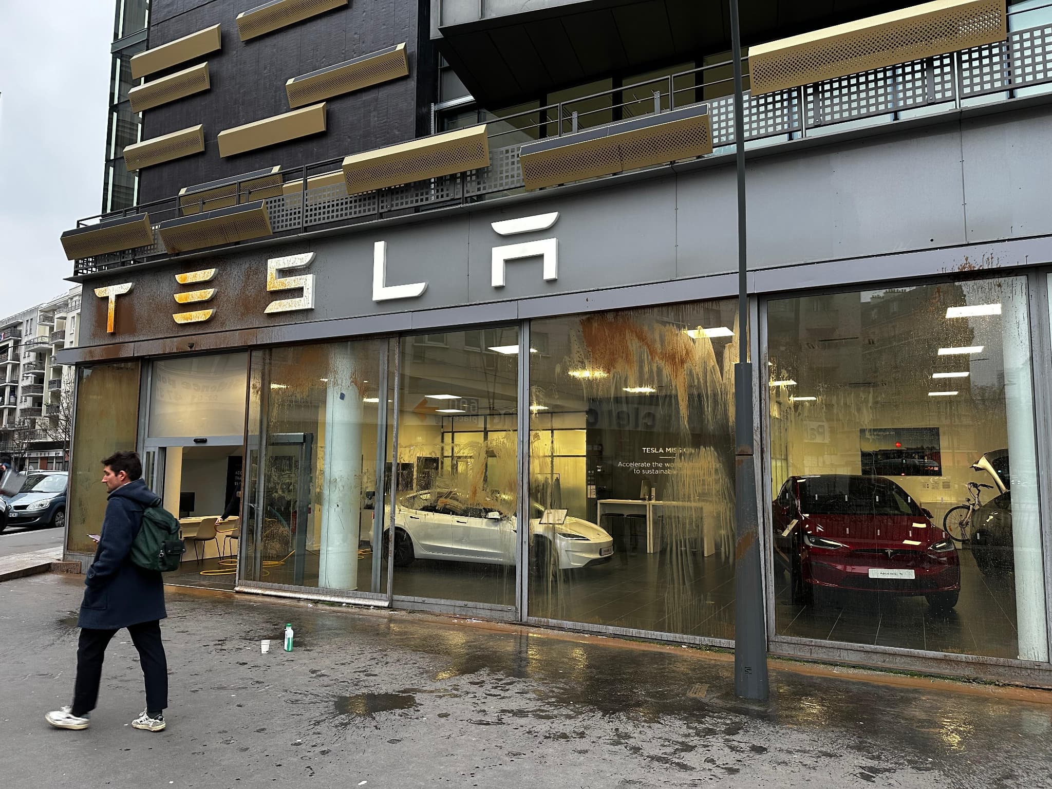 Ventes qui s'effondrent, dégradations: Tesla souffre des dérapages d ...