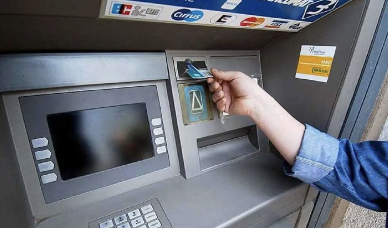 Bancomat, addio agli sportelli tradizionali