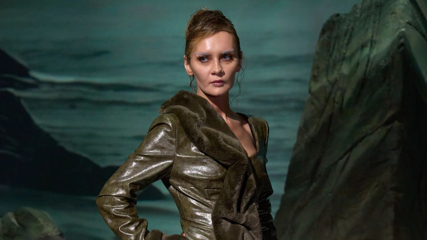 Anna Delvey vient de défiler à New York : comment l'arnaqueuse s'est ...