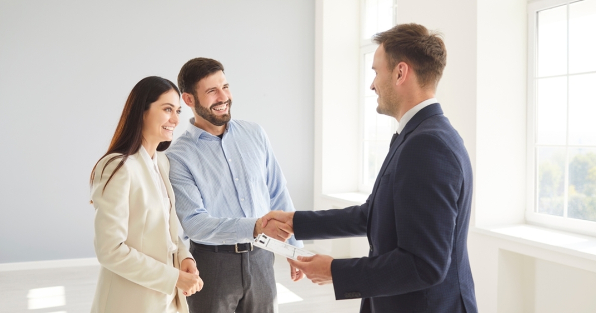 33-årige Victoria vil selv sælge sin bolig: Derfor undgår hun en ...