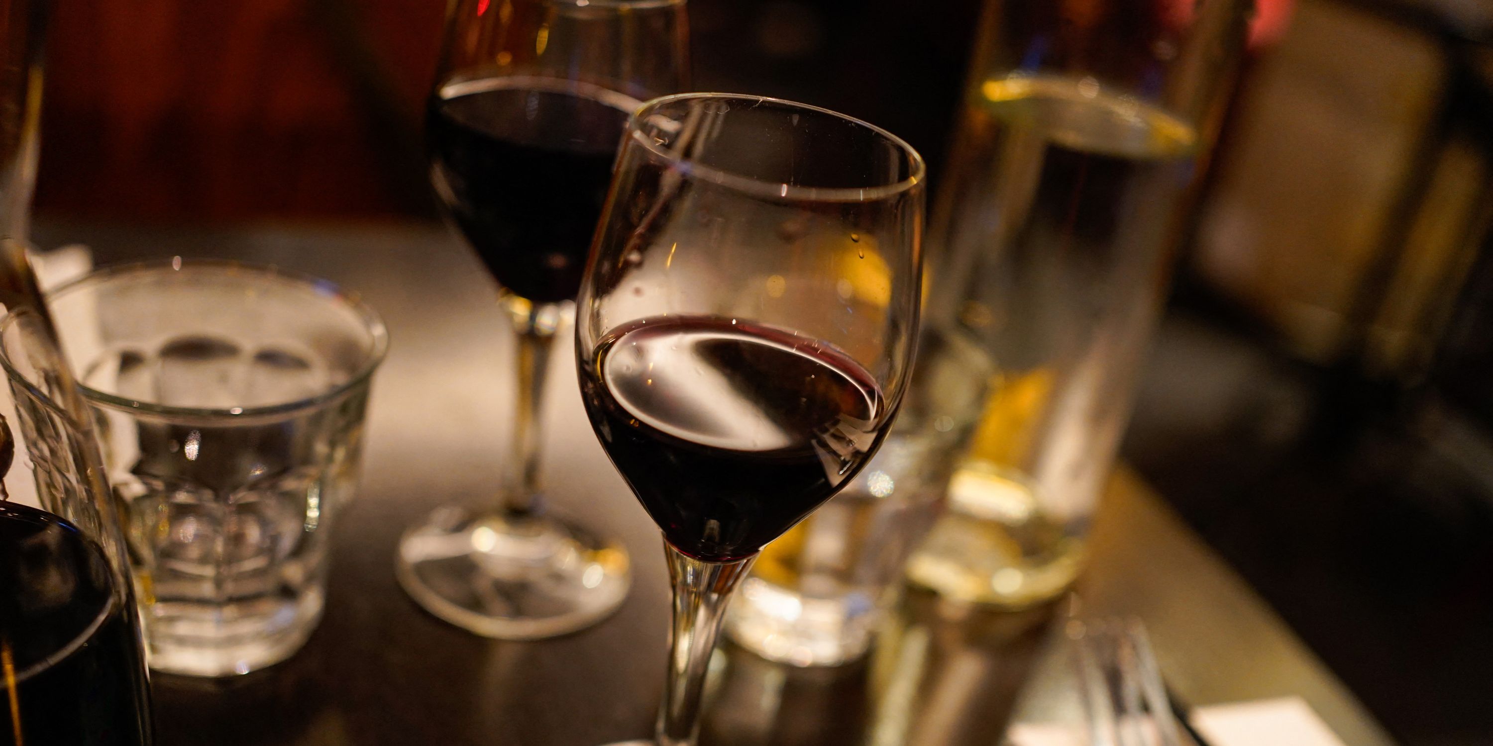 Vin : dépoussiérer une image «un peu vieillotte», le challenge des ...