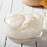 Crème fraîche : comment est fabriqué ce laitage moins gras que le ...