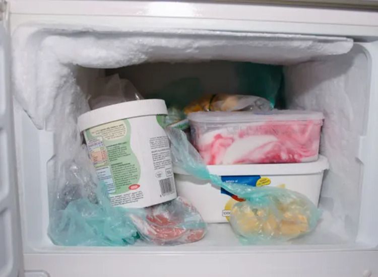 Cara Membersihkan Freezer Agar Tidak Bau dan Bebas Bunga Es, Bisa Pakai ...