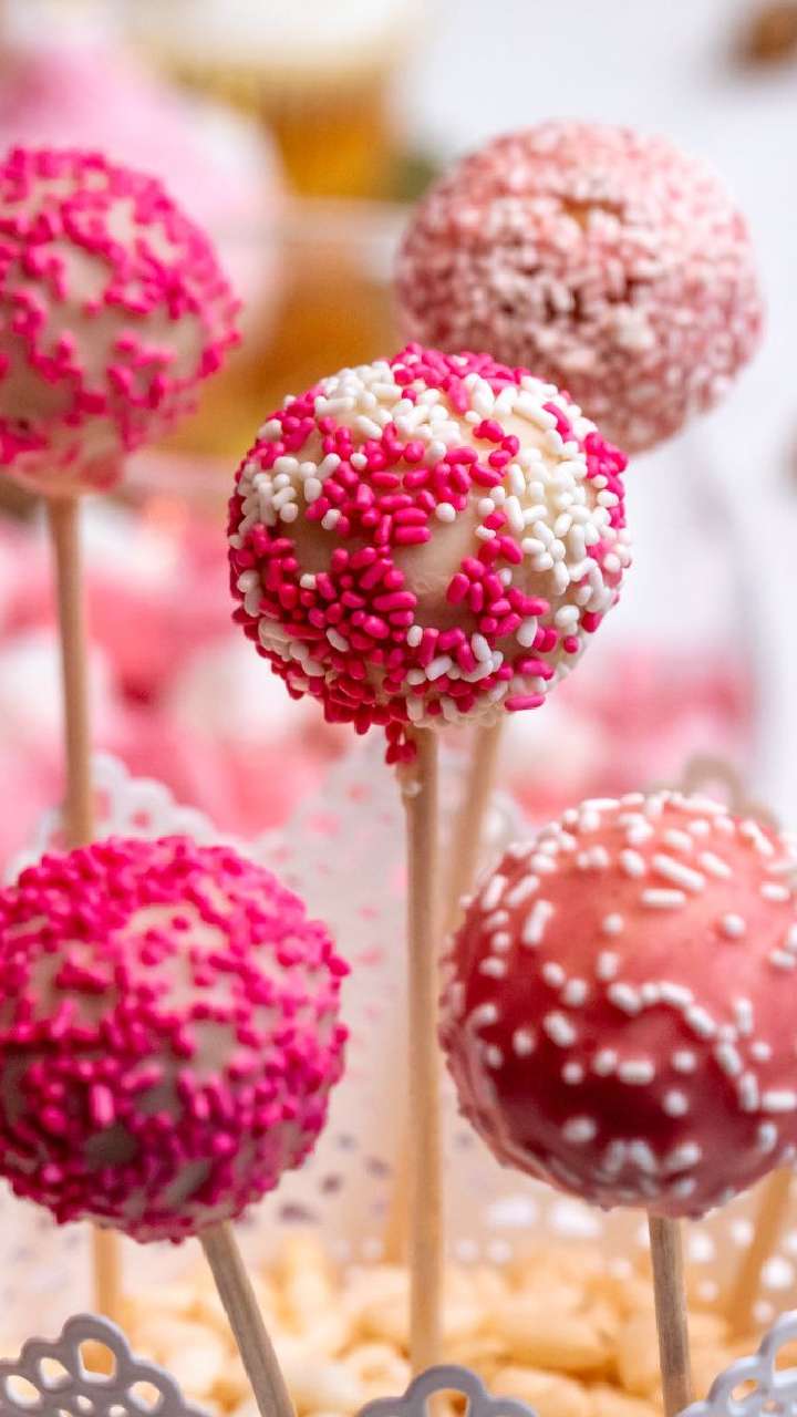 Coconut And Strawberry Chocolate Pop Recipe For Valentine's Day 2025