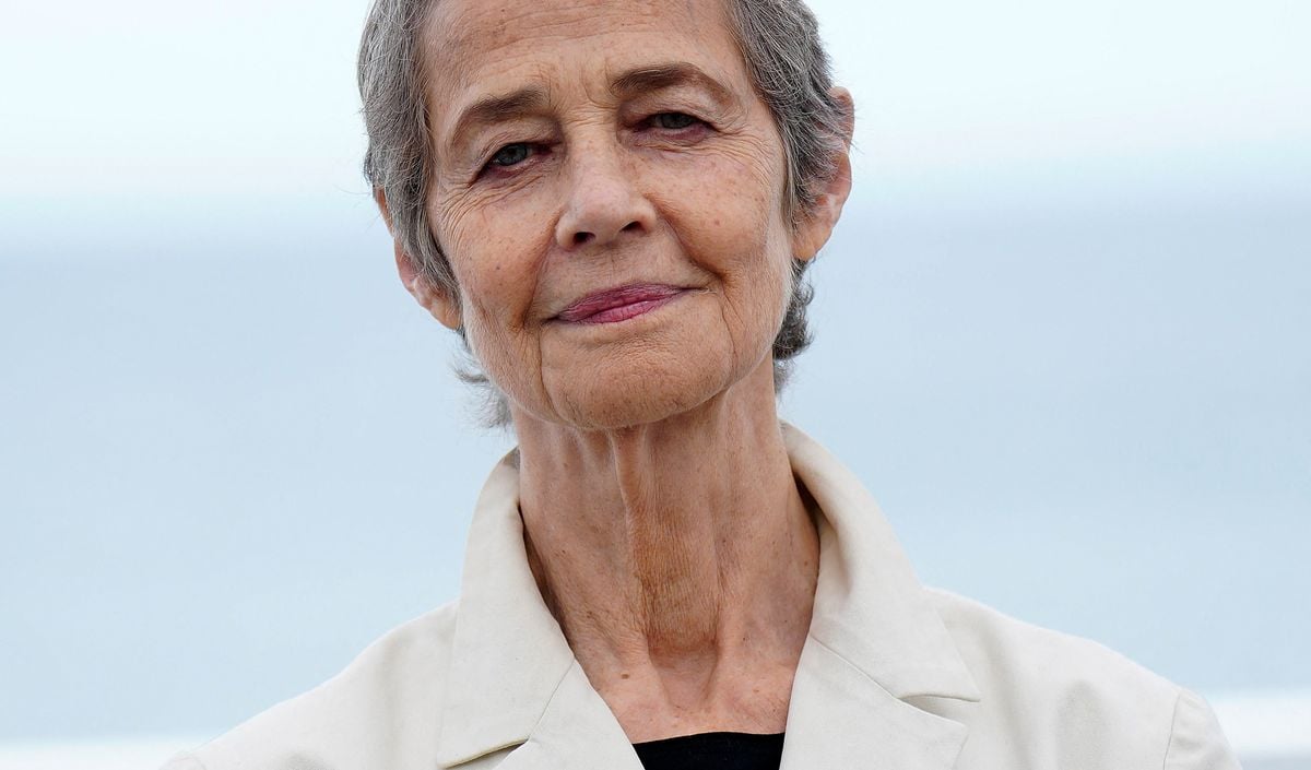 Charlotte Rampling au coeur d'un ménage à trois avec deux hommes, elle ...