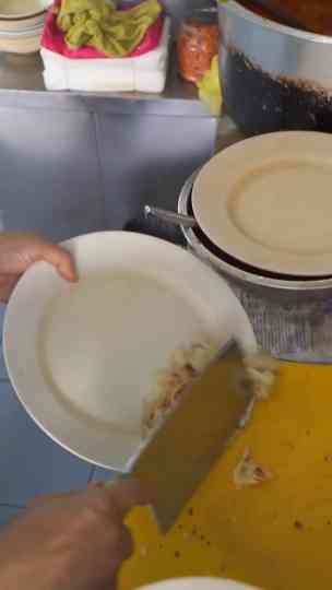 FLAKY Roti Canai Flipping | Indian Street Food Tour of Kuala Lumpur ...