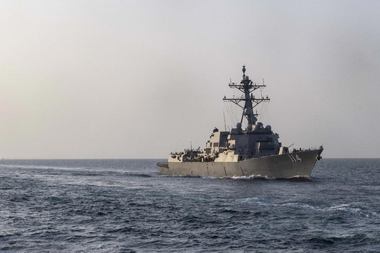 US and Chinese Navy Ships in Close Encounter in Taiwan Strait