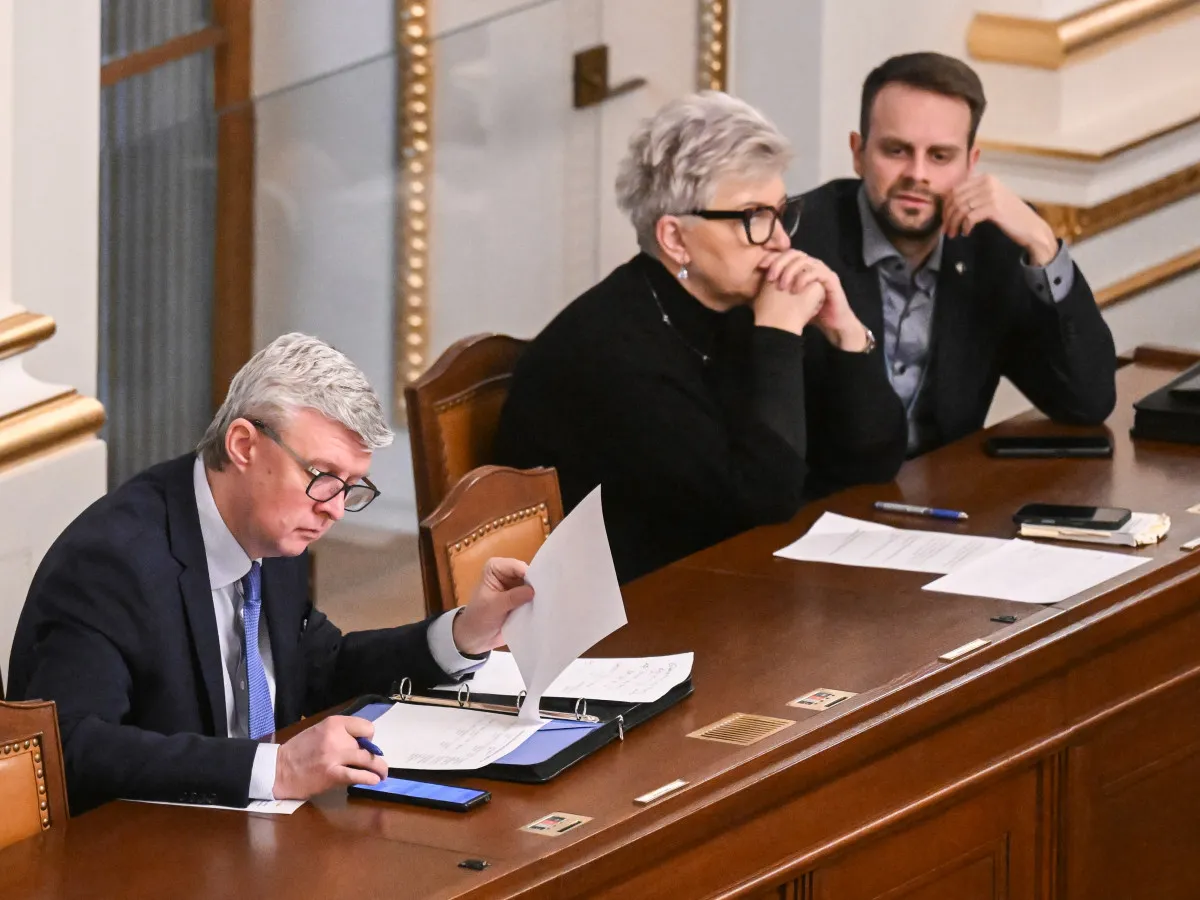 „Sprostá korupce ČT“ i „veřejnoprávní černá díra“. Opozice ve sněmovně ...