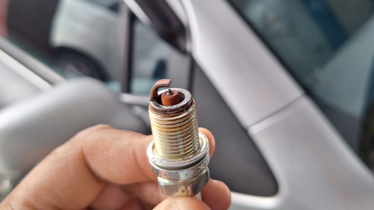 Busi Merah Bata Belum Tentu Tanda Pembakaran Bagus, Ini Penjelasannya