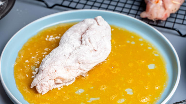 When Making Fried Chicken, Should You Dip It In Flour Or Egg First?