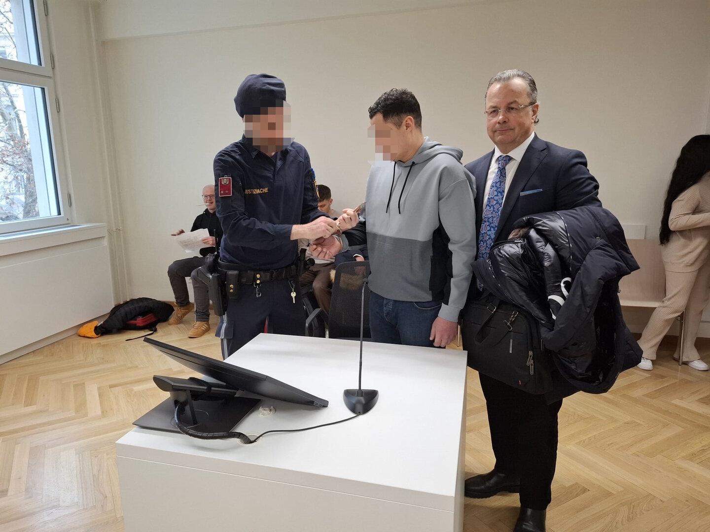 21-Jährigem beinahe Arm abgehackt: Zwei Jahre Haft