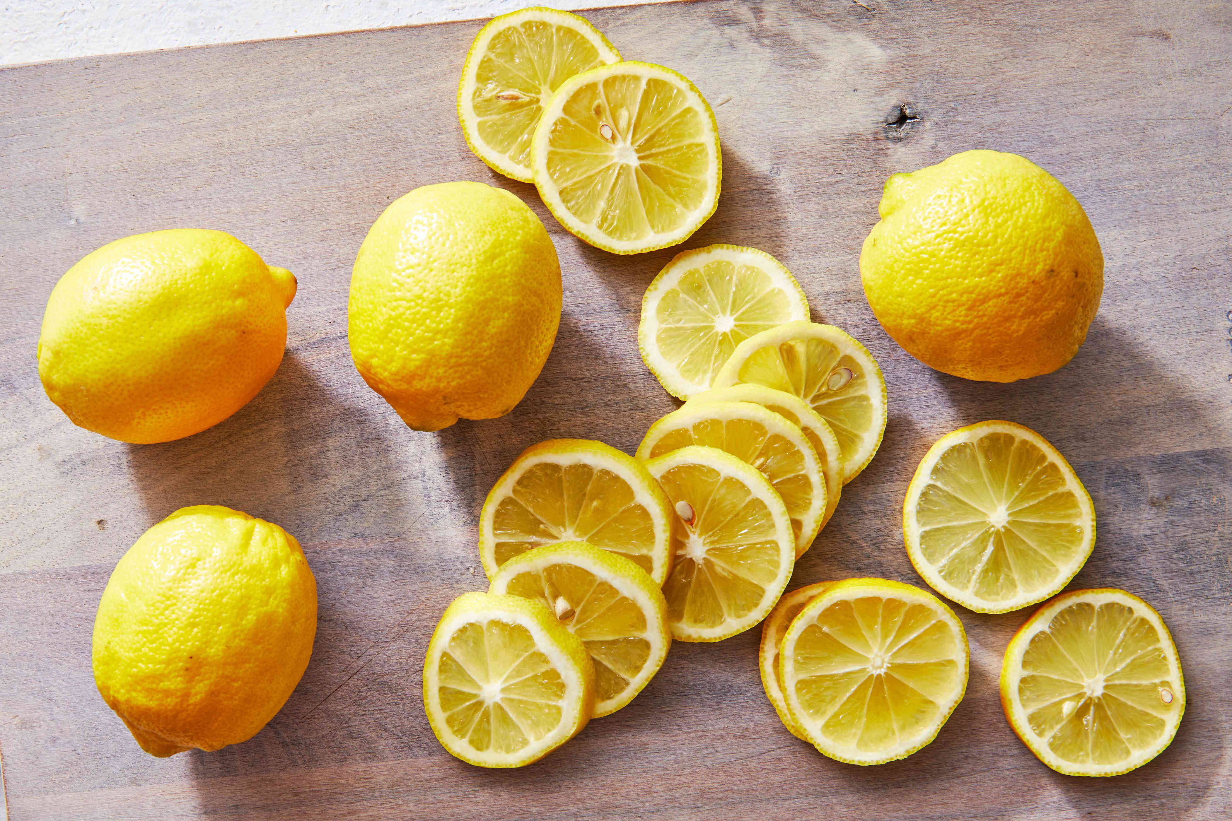 How to freeze whole or sliced lemons so they stay fresh and flavorful