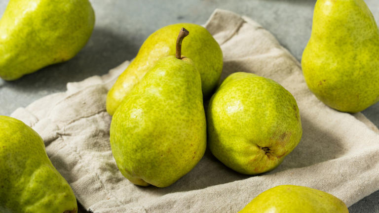 Why The World's Most Popular Pear Isn't Commonly Found In Asia