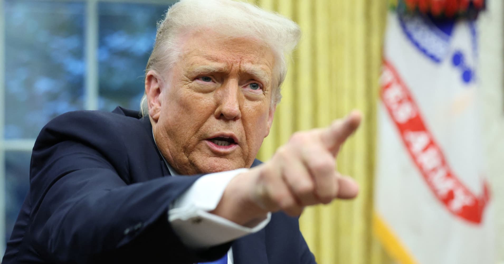 Trump says interest rates should be lowered to go 'hand in hand' with ...