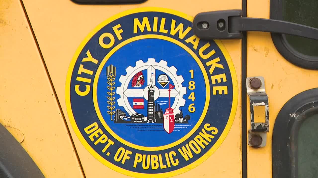 Milwaukee DPW snow removal, ice control operations Wednesday