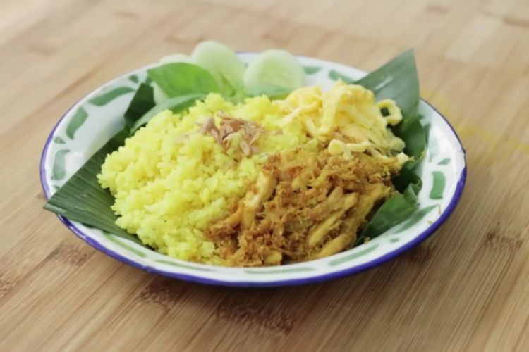 Cuma Pakai Rice Cooker, Ini Dia Resep Nasi Kuning dengan Ayam Suwir ...