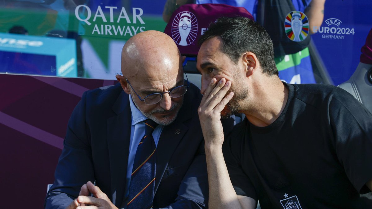 Pablo Amo deja el cargo de segundo seleccionador y entrenará en Catar
