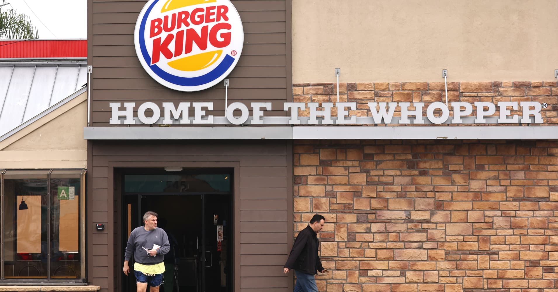 Restaurant Brands reports 2.5% same-store sales growth, fueled by ...