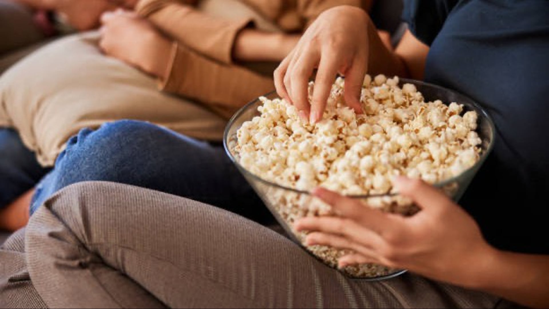 5 Delicious Healthy Snacks You Can Eat Between Meals.