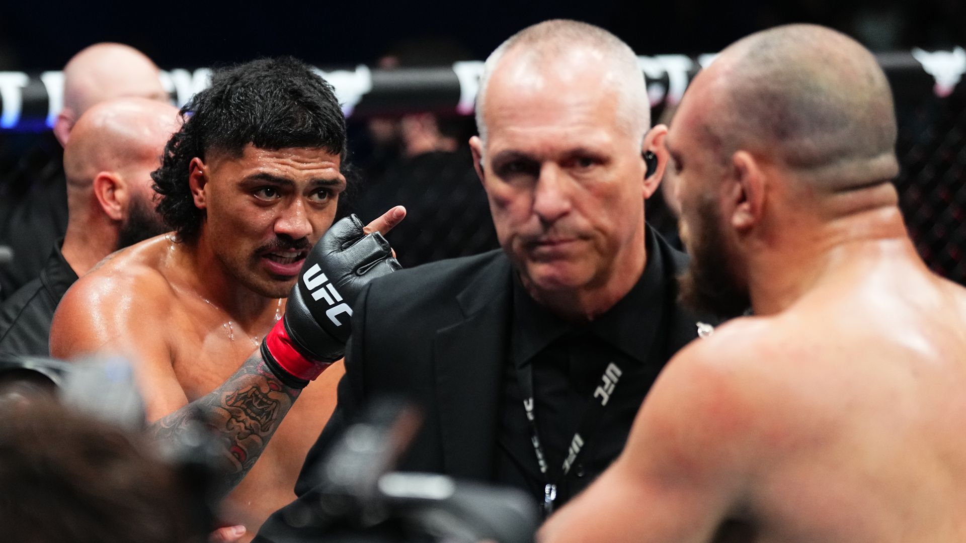 Valter Walker had to change travel plans after post-fight slap in UFC ...