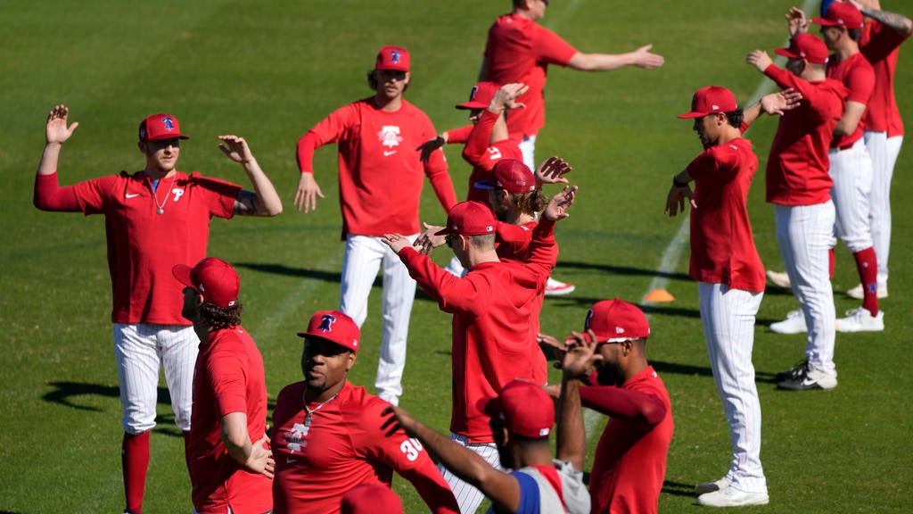 Phillies 2025 spring training opens as pitchers and catchers report to ...