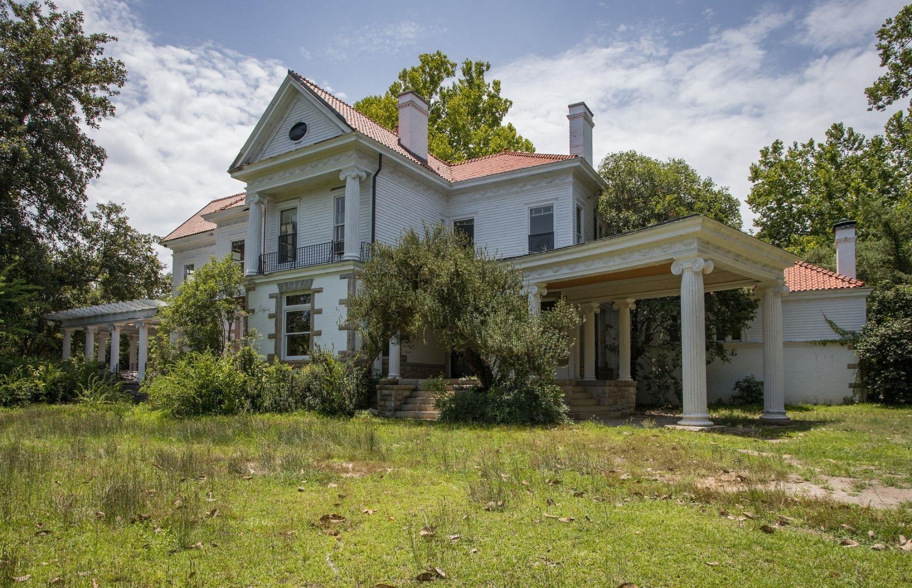 Inside The World’s Most EXPENSIVE Abandoned Mansions