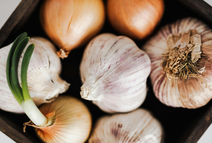 10 Eco-Friendly Uses Of Onion And Garlic Scraps