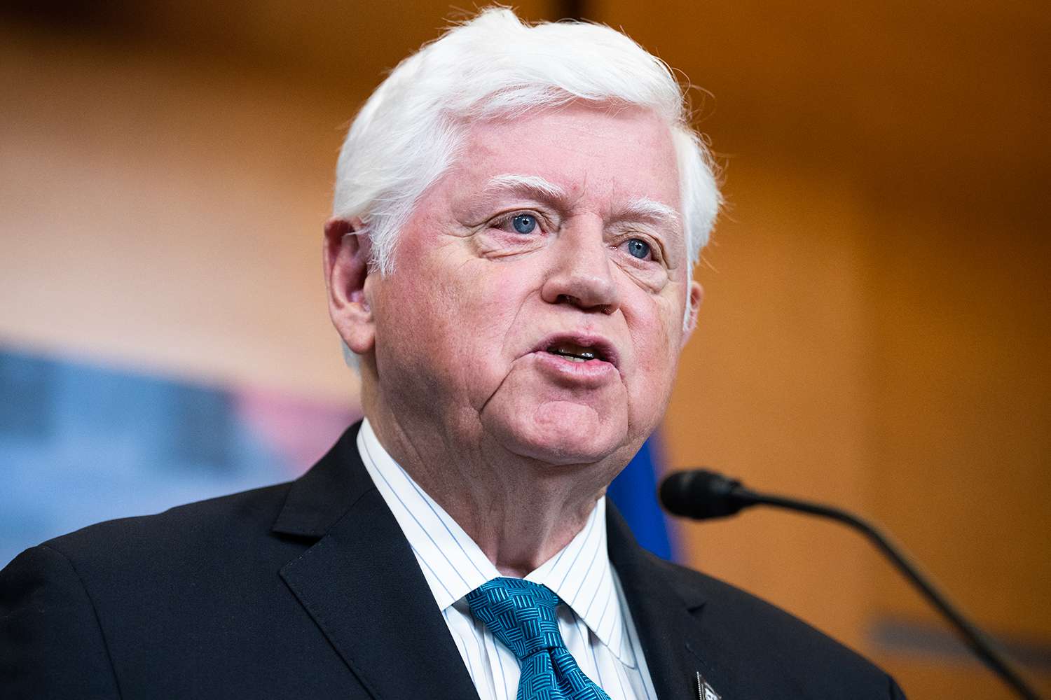 Rep. John Larson, 76, Reveals Cause of Freezing Incident on House Floor ...