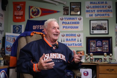 Islanders’ ‘sign guy’ still going strong after two decades