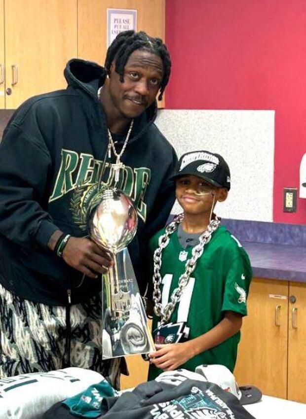 Eagles' A.J. Brown visits Northeast Philadelphia plane crash victim ...