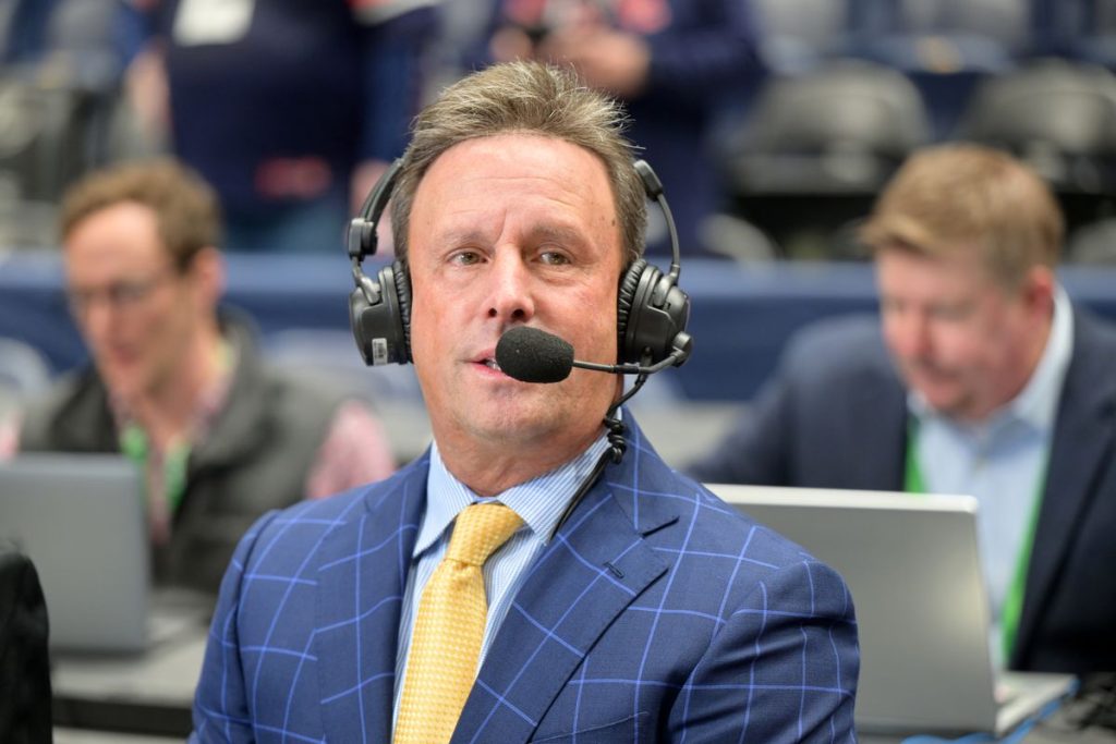 Karl Ravech defends blatant SEC basketball blunder as being ‘tongue-in ...