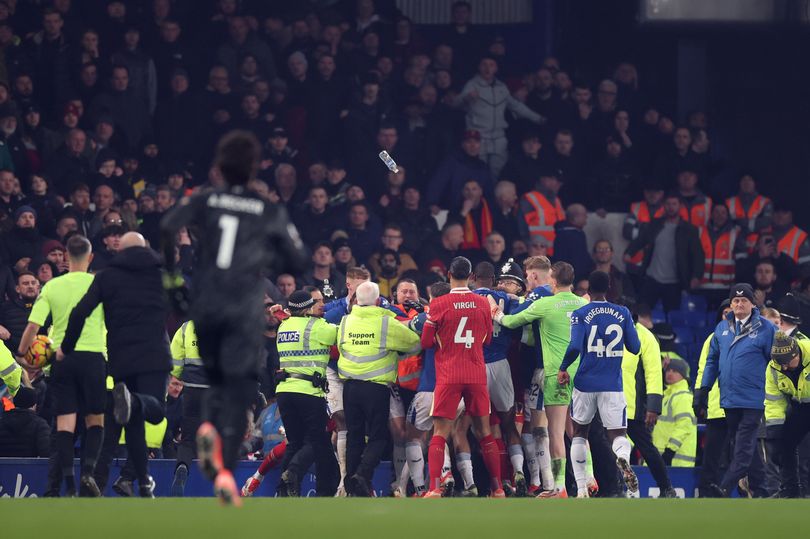 Everton v Liverpool goes tonto as chaos erupts with FOUR red cards ...