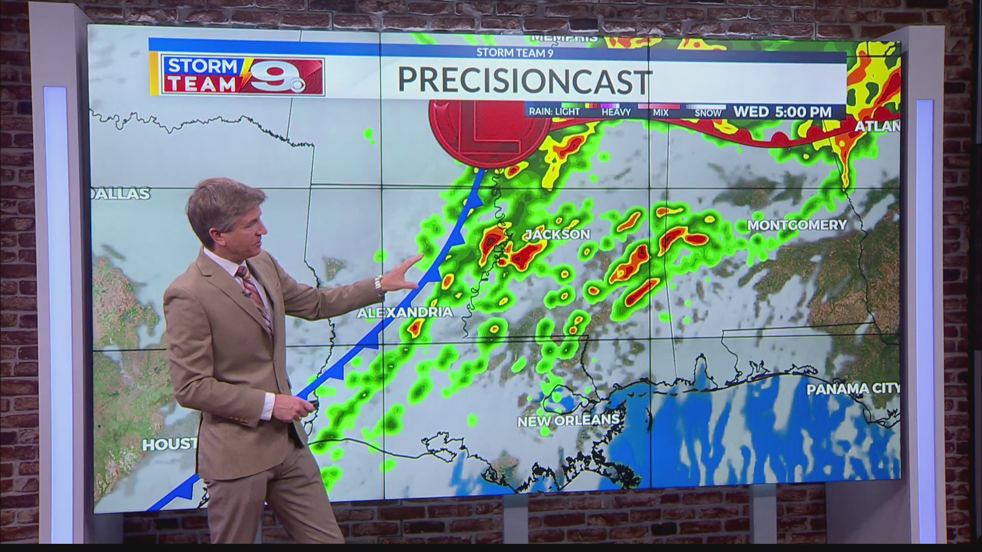 Tracking thunderstorms