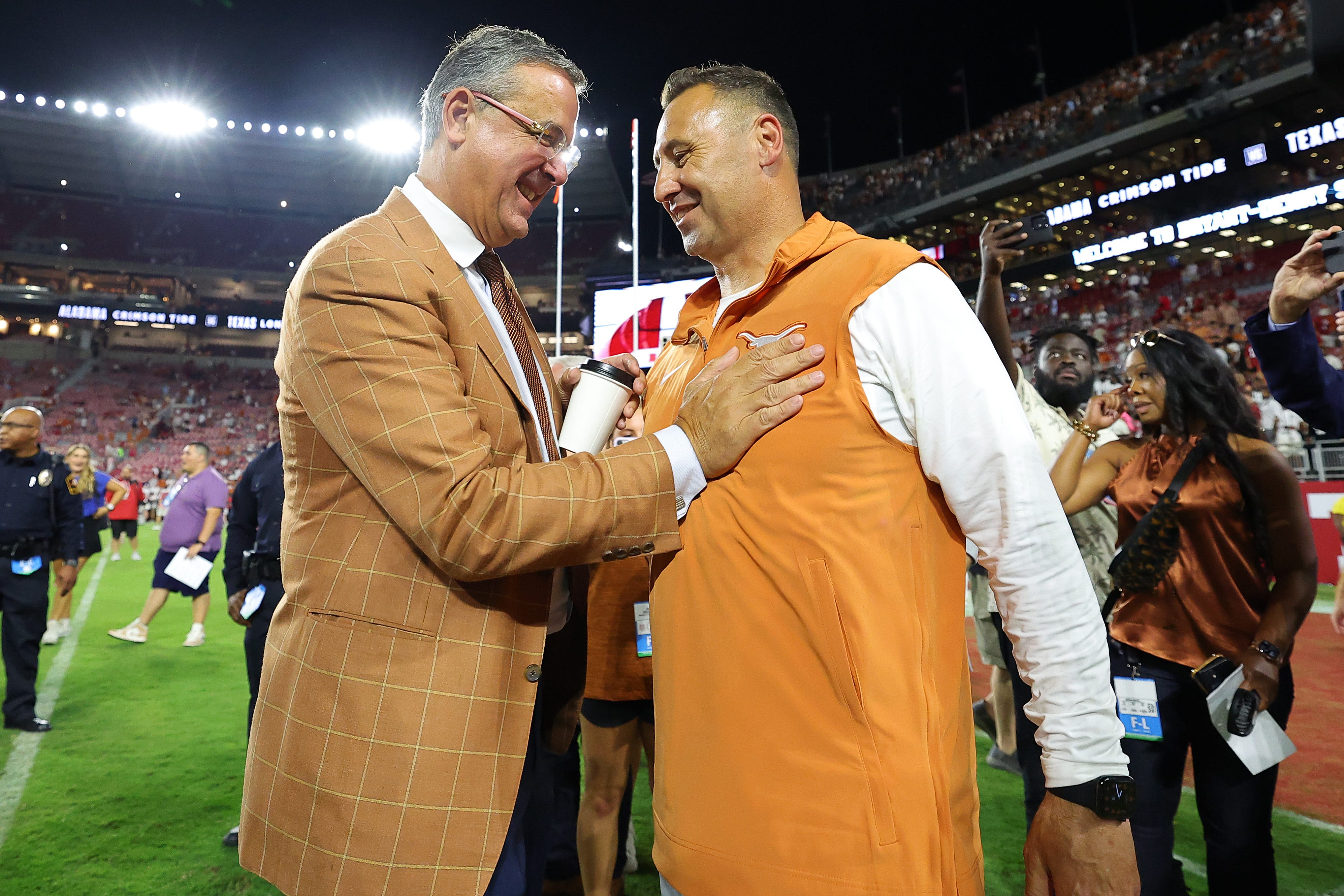 Texas athletic director Chris Del Conte to receive raise, contract ...