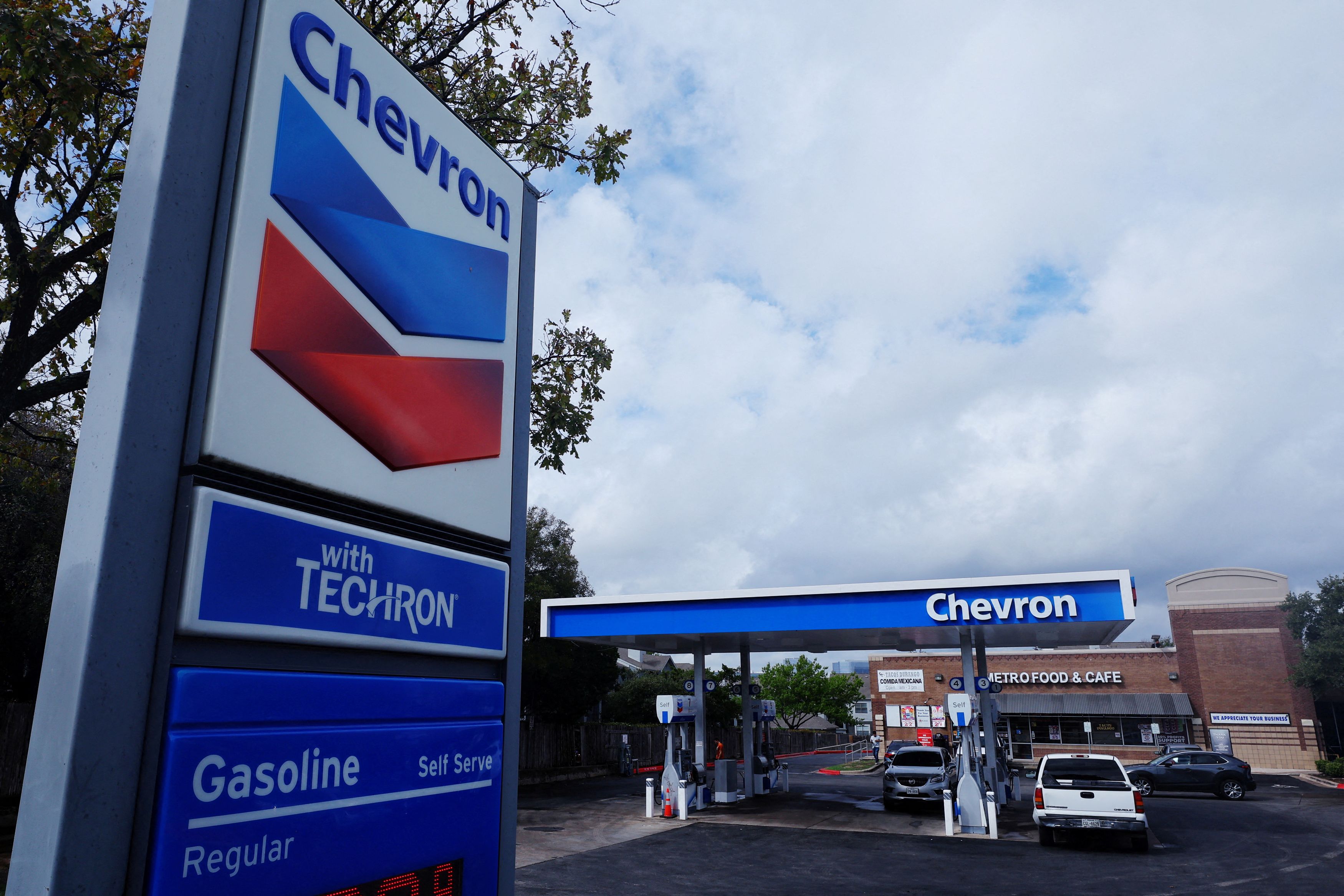 Chevron to cut thousands of jobs as it seeks billions in savings