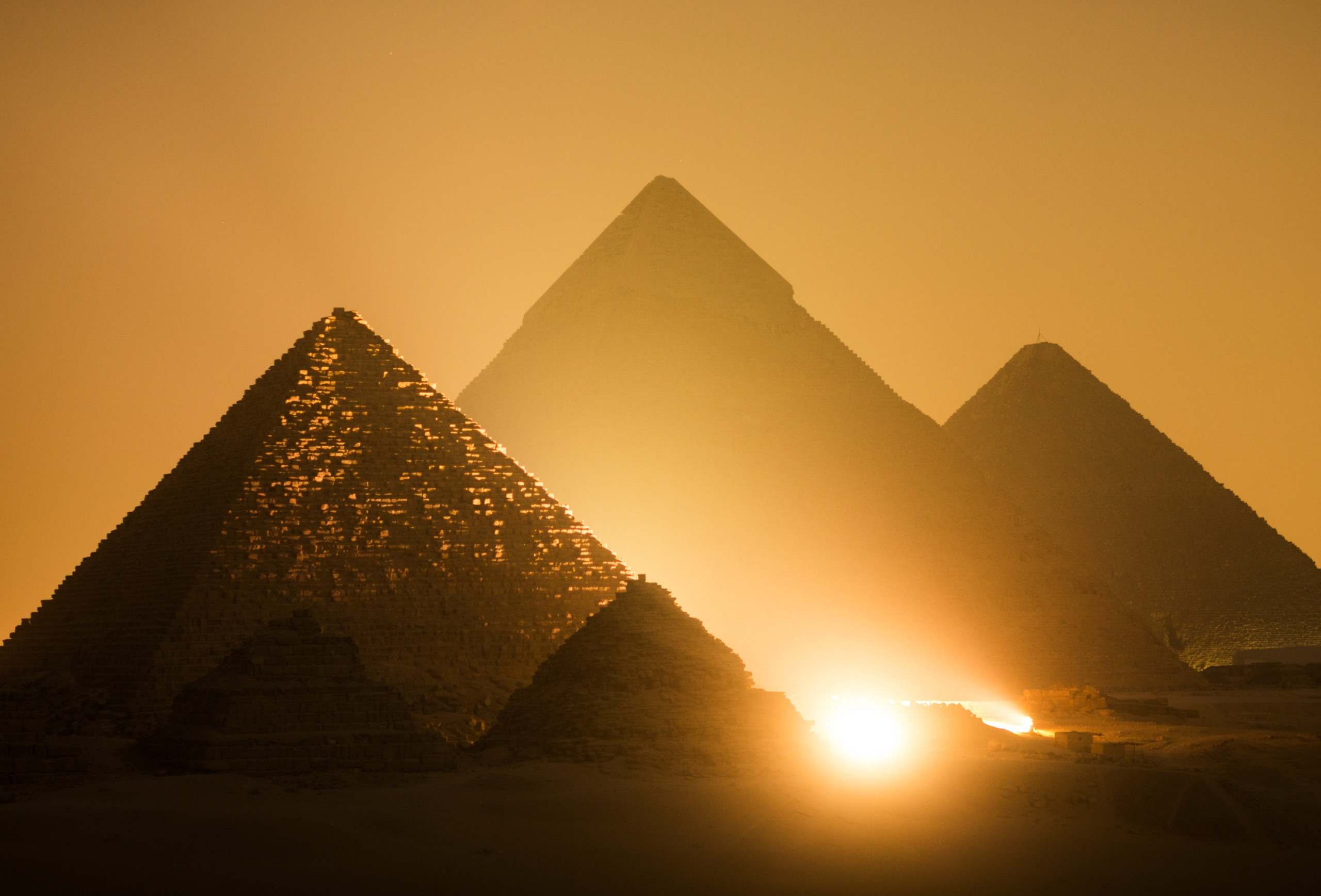 How dangerous was it building the pyramids?
